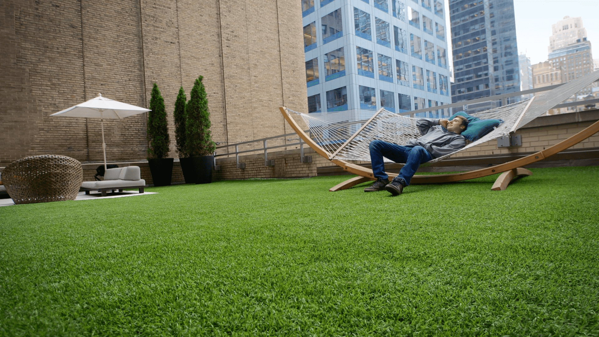Artificial Grass for Patios, Balconies & Rooftops | SYNLawn Europe